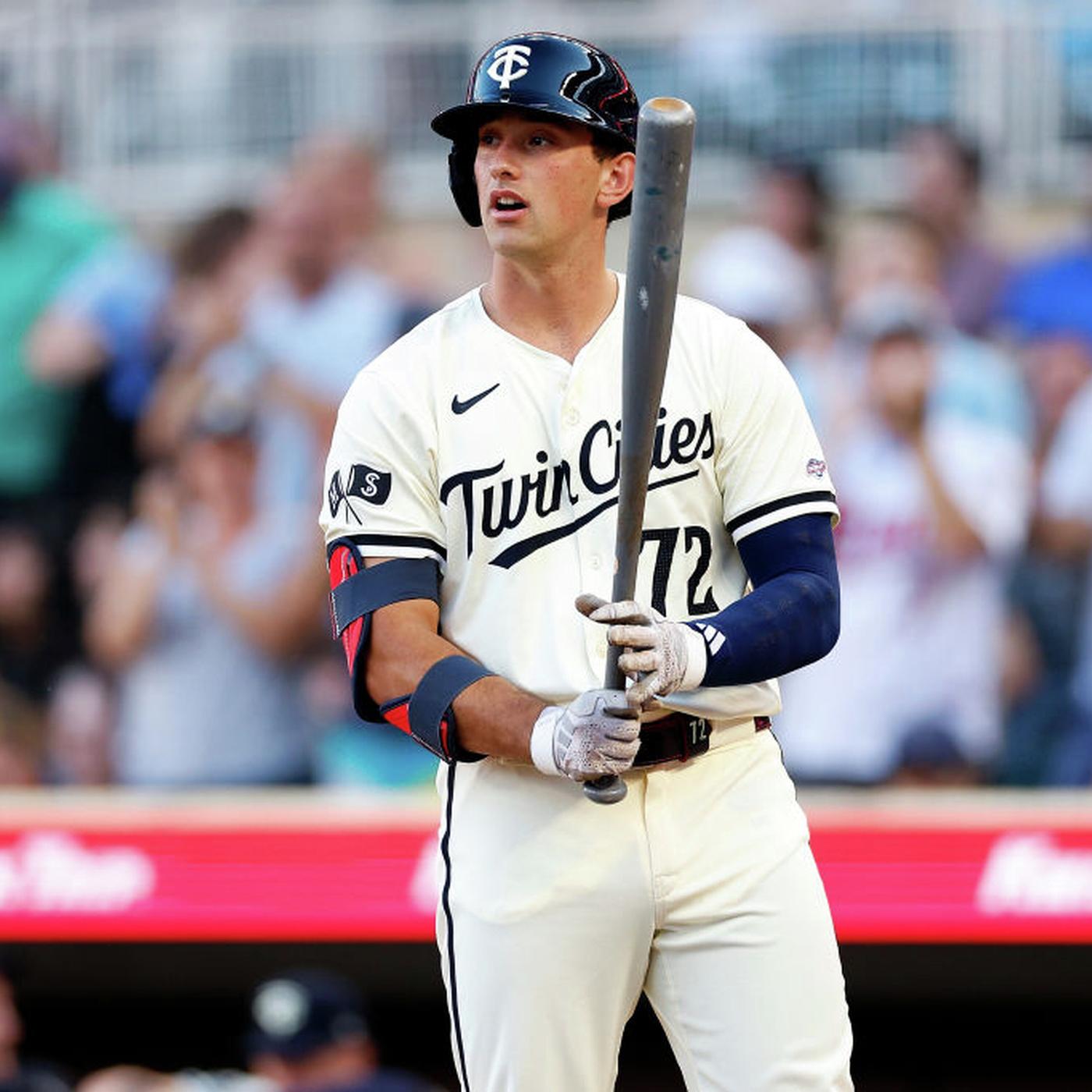 What do you say to Brooks Lee as he rounds 1st base after his 1st Big ...